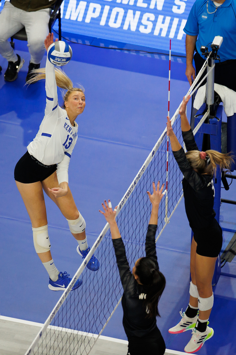 Kentucky-Wofford Volleyball Photo Gallery – UK Athletics