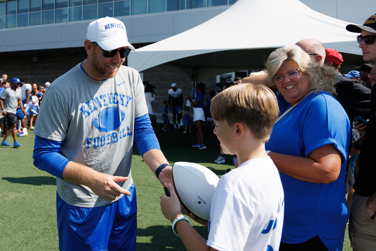 Football Fan Day Photo Gallery – UK Athletics