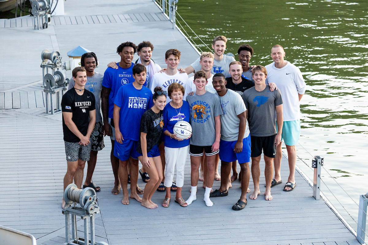 Men’s Basketball Retreat at Laurel Lake Photo Gallery – UK Athletics