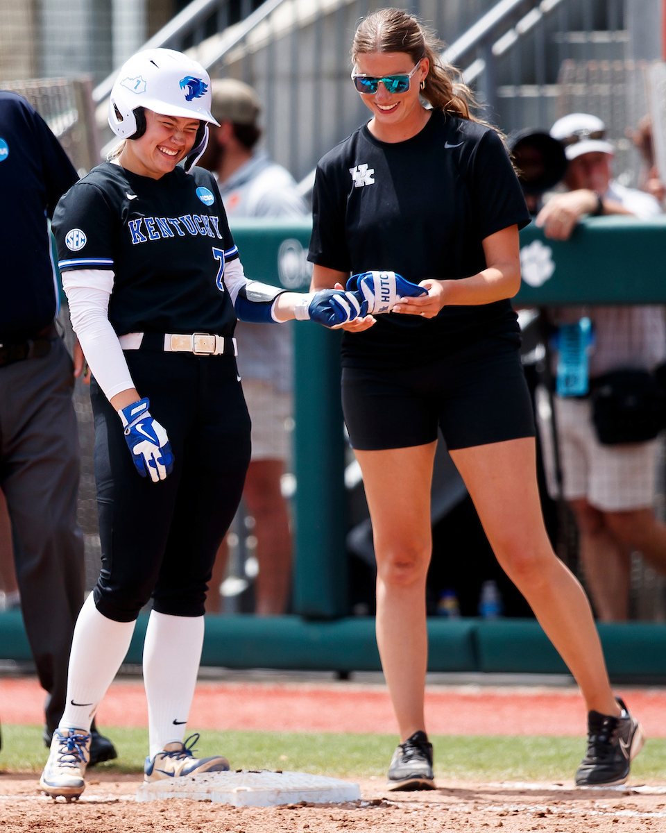Kentucky-Clemson NCAA Softball Photo Gallery – UK Athletics