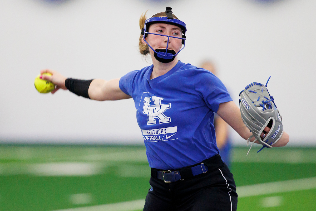 Softball Scrimmage Photo Gallery – UK Athletics