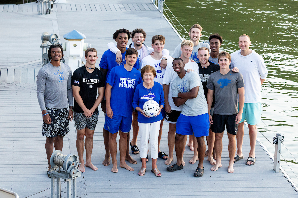 Men’s Basketball Retreat at Laurel Lake Photo Gallery – UK Athletics
