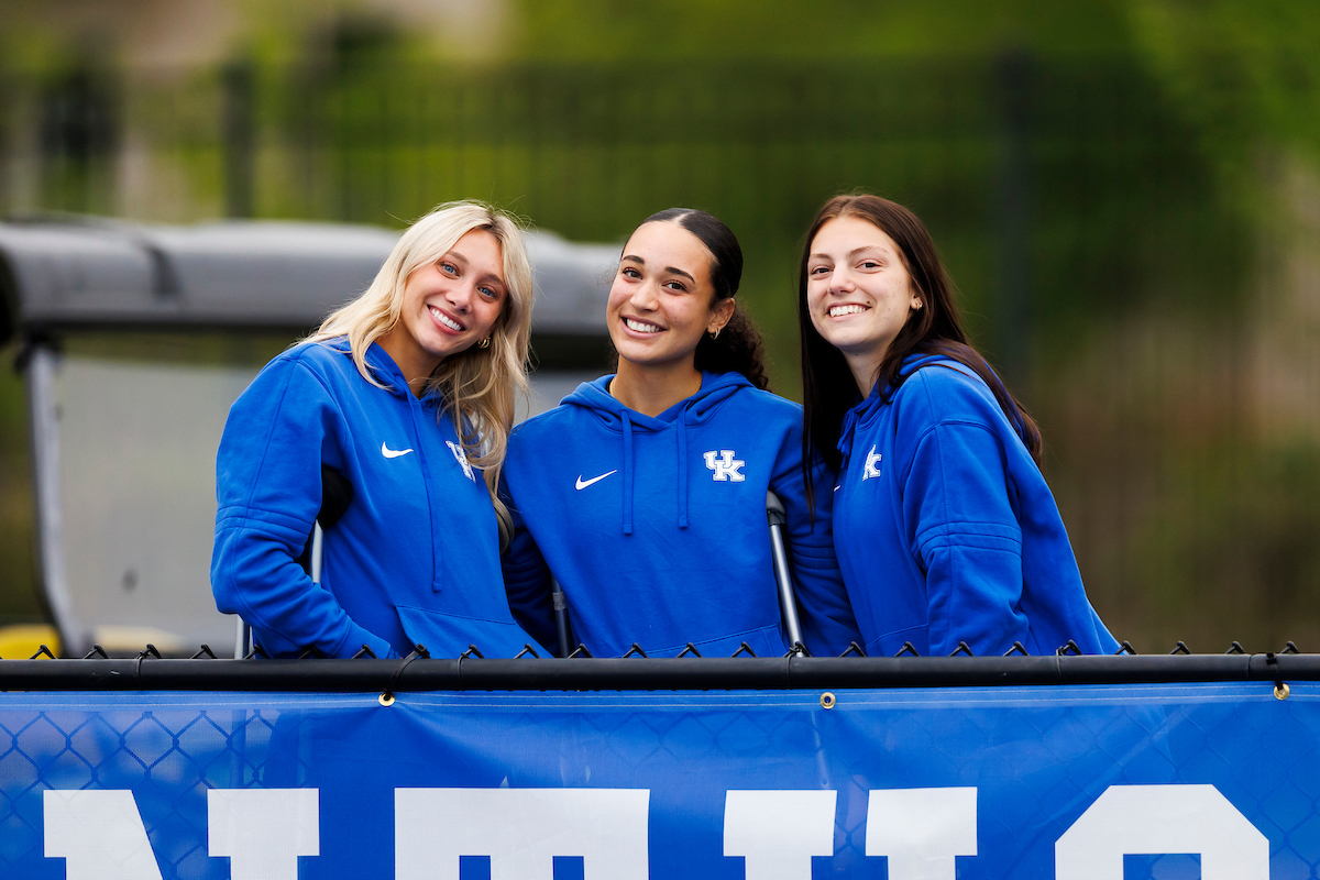 Jim Green Invitational Friday Photo Gallery – UK Athletics