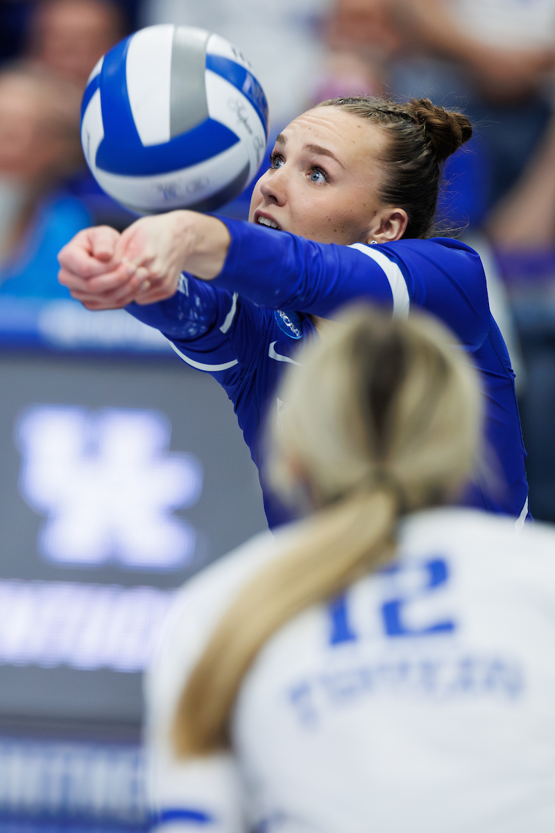 Kentucky-Wofford Volleyball Photo Gallery – UK Athletics