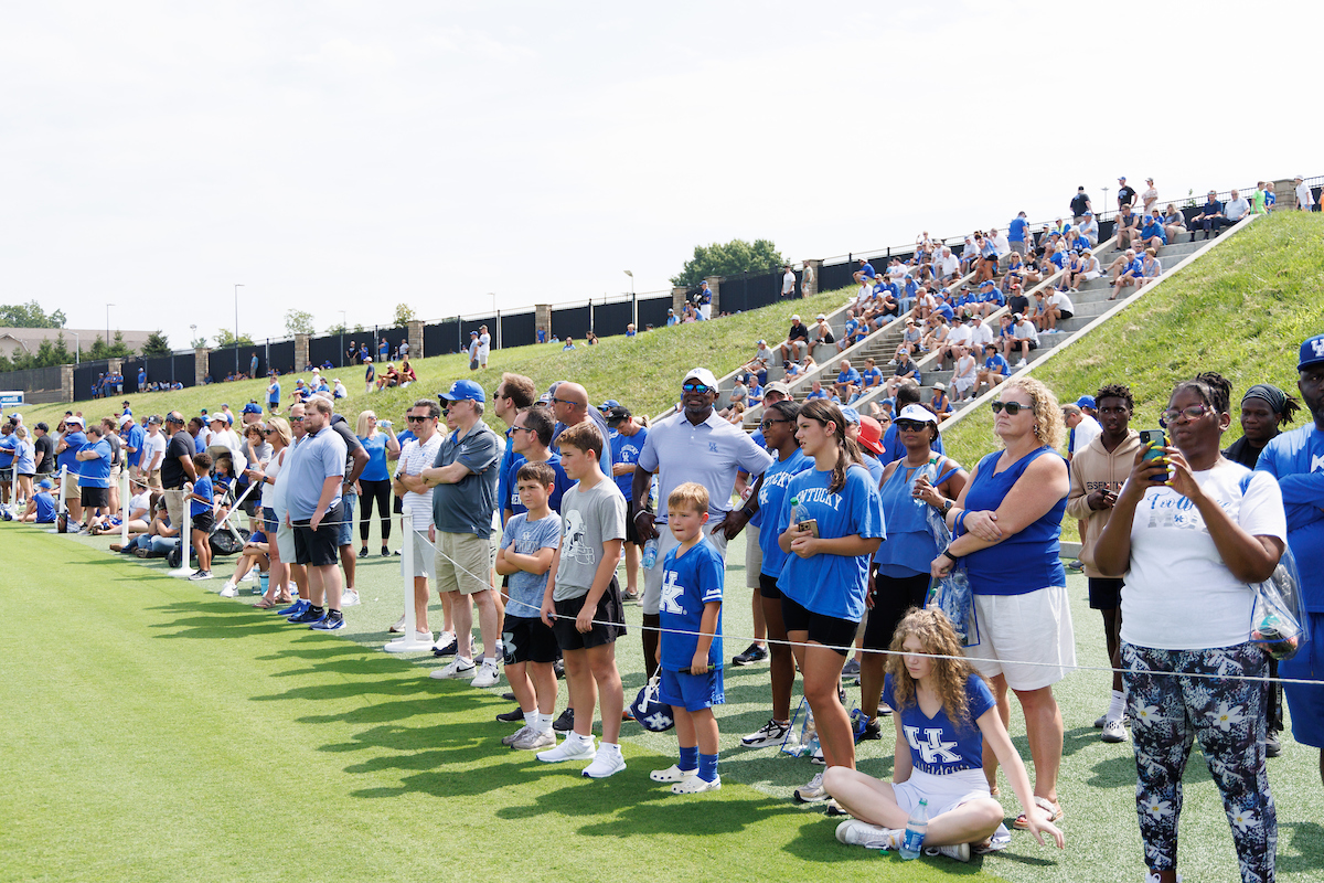 Football Fan Day Photo Gallery – UK Athletics