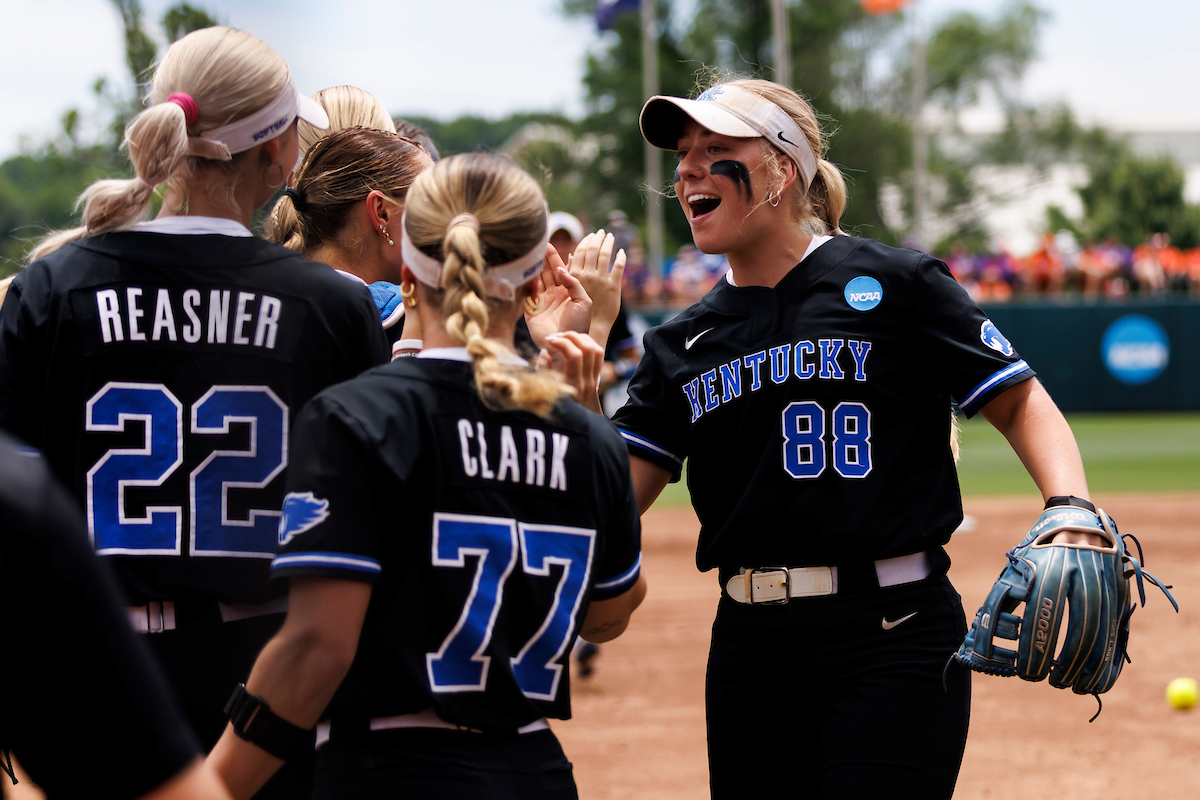 Kentucky-Clemson NCAA Softball Photo Gallery – UK Athletics