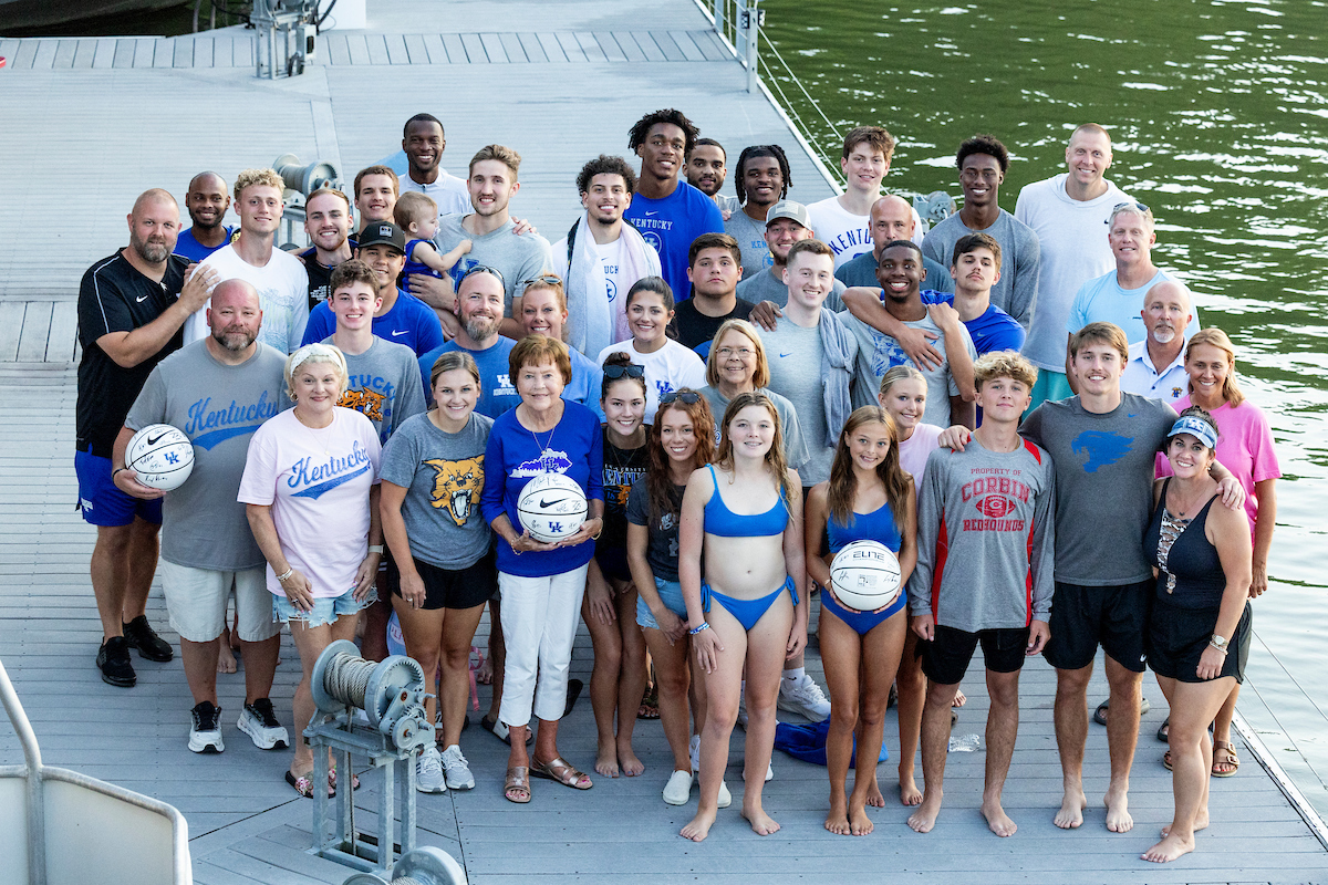 Men’s Basketball Retreat at Laurel Lake Photo Gallery – UK Athletics