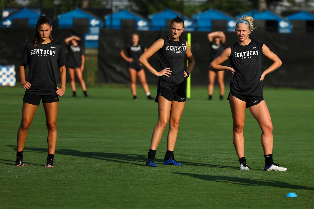 Women’s Soccer Practice Photo Gallery – UK Athletics