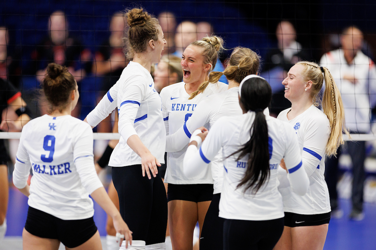 Kentucky-Western Kentucky Volleyball Photo Gallery – UK Athletics