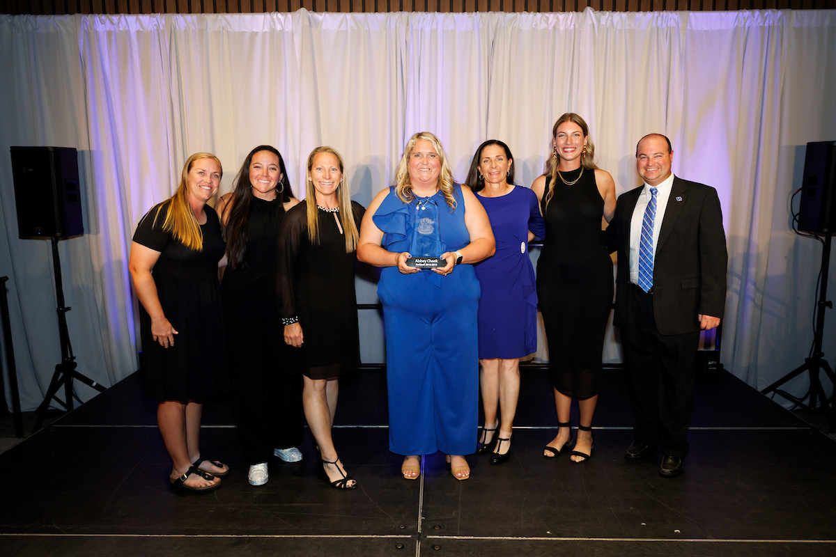 2025 UK Athletics Hall of Fame Induction Photo Gallery – UK Athletics