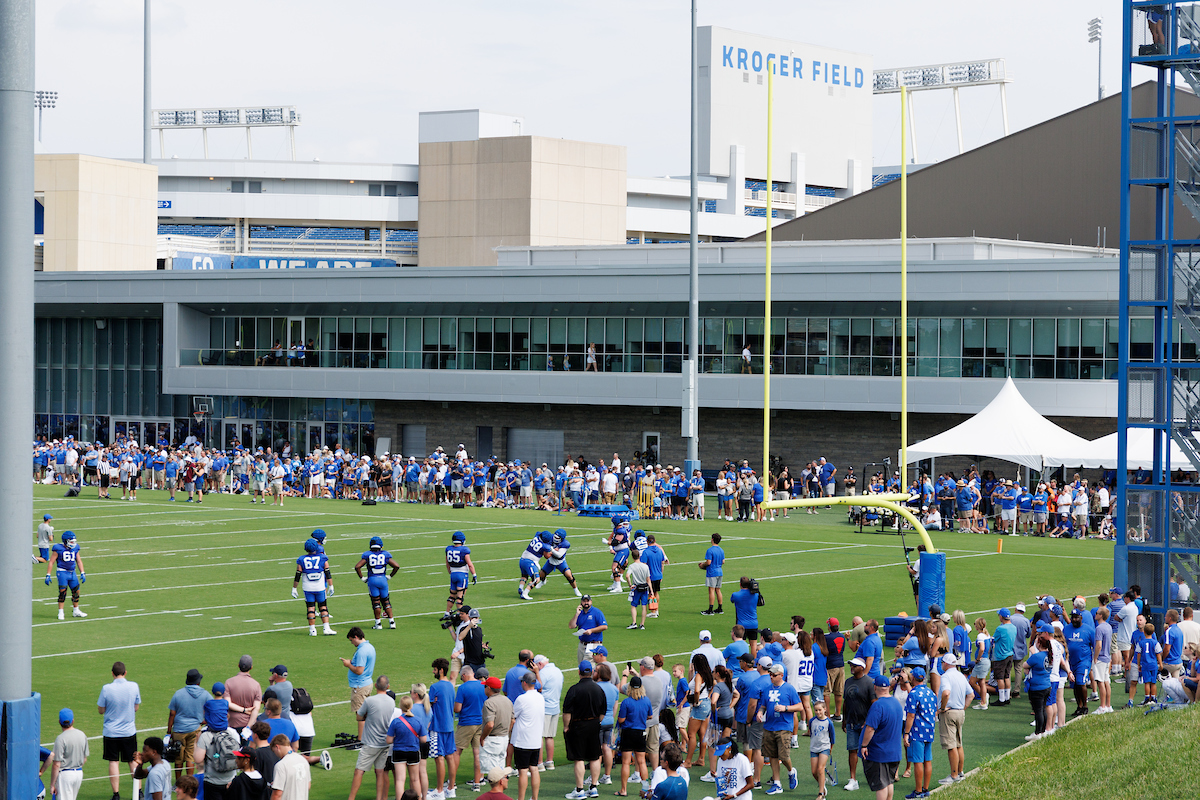Football Fan Day Photo Gallery – UK Athletics