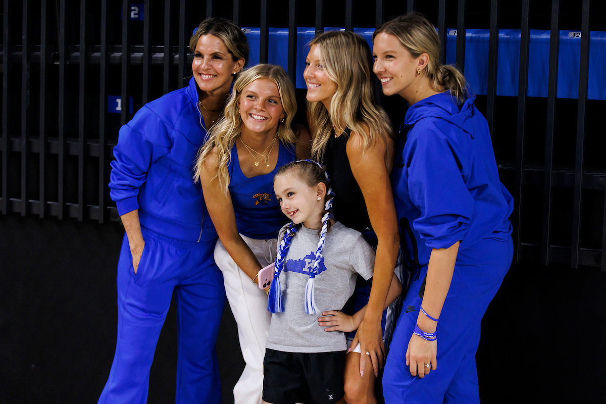Men’s Basketball Father/Daughter Camp Photo Gallery – UK Athletics