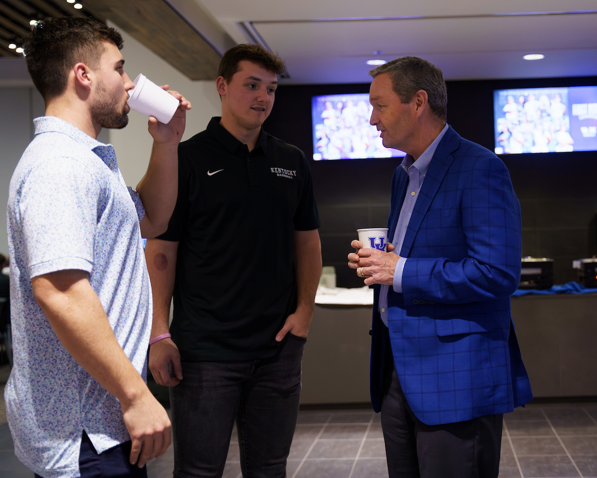 Baseball/Softball First Pitch Dinner Photo Gallery – UK Athletics