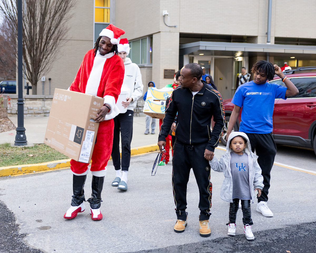 Coach Cal Christmas Photo Gallery – UK Athletics