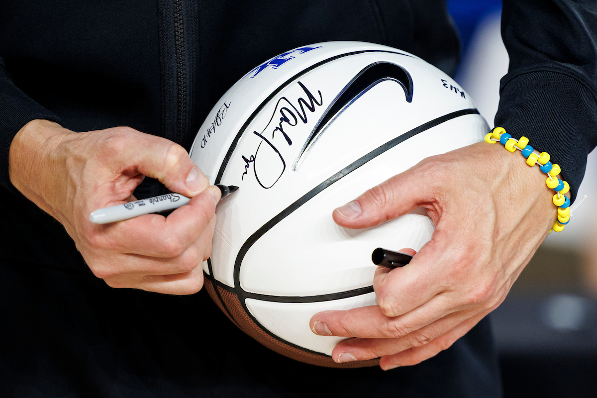Men’s Basketball Father/Daughter Camp Photo Gallery – UK Athletics