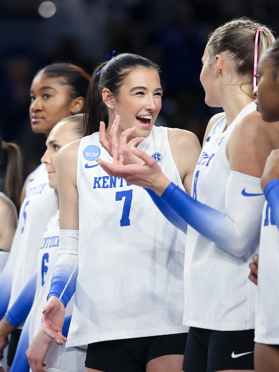 Kentucky-Minnesota NCAA Volleyball Photo Gallery – UK Athletics