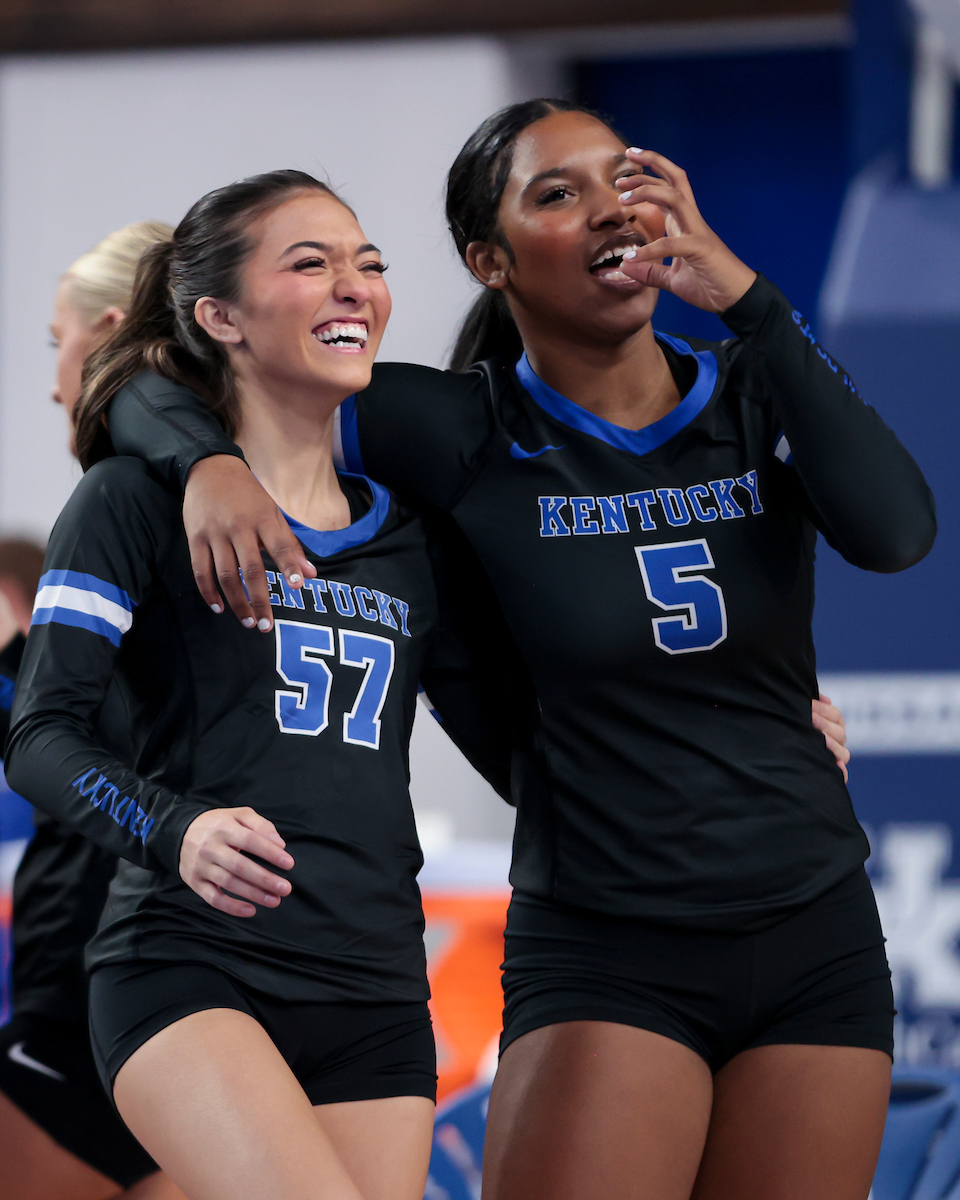 STUNT Blue-White Game Photo Gallery – UK Athletics