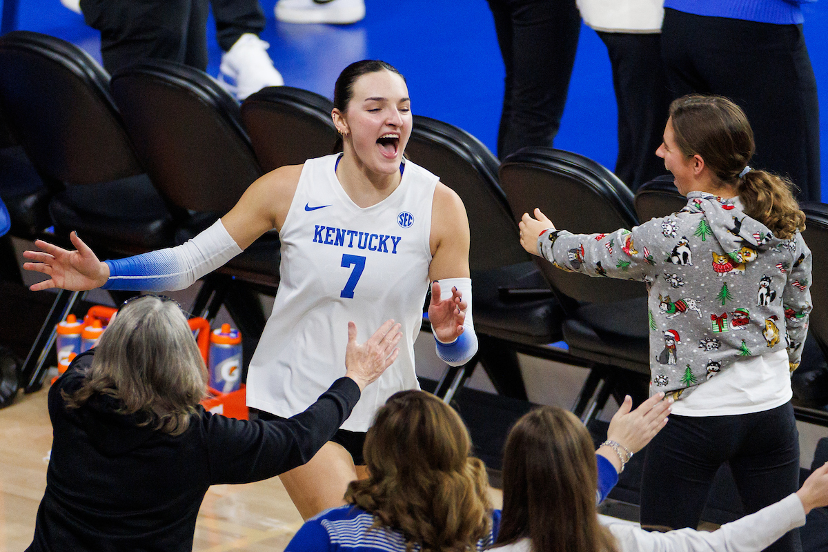 Hudson’s Errorless Match Helps Send (1) Kentucky into Semifinals – UK ...