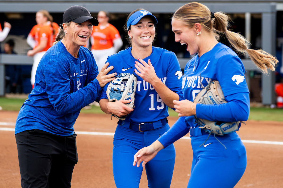 Kentucky-Auburn Saturday Softball Photo Gallery – UK Athletics
