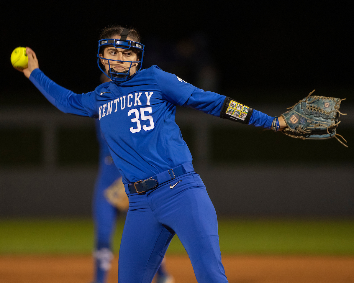 Big Blue Boo Softball Photo Gallery – UK Athletics