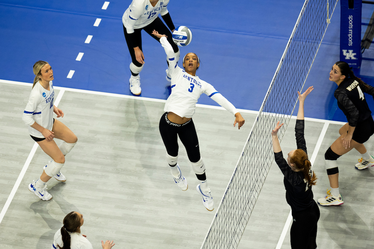 Kentucky-Wofford Volleyball Photo Gallery – UK Athletics