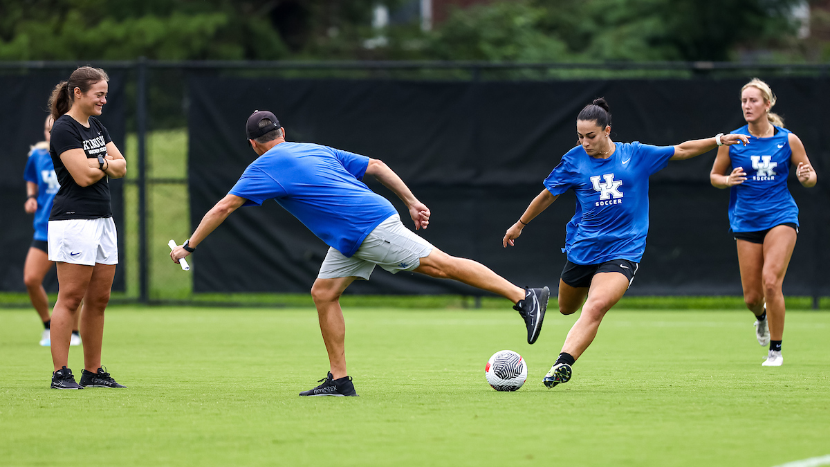 Women’s Soccer Practice Photo Gallery (July 30) – UK Athletics