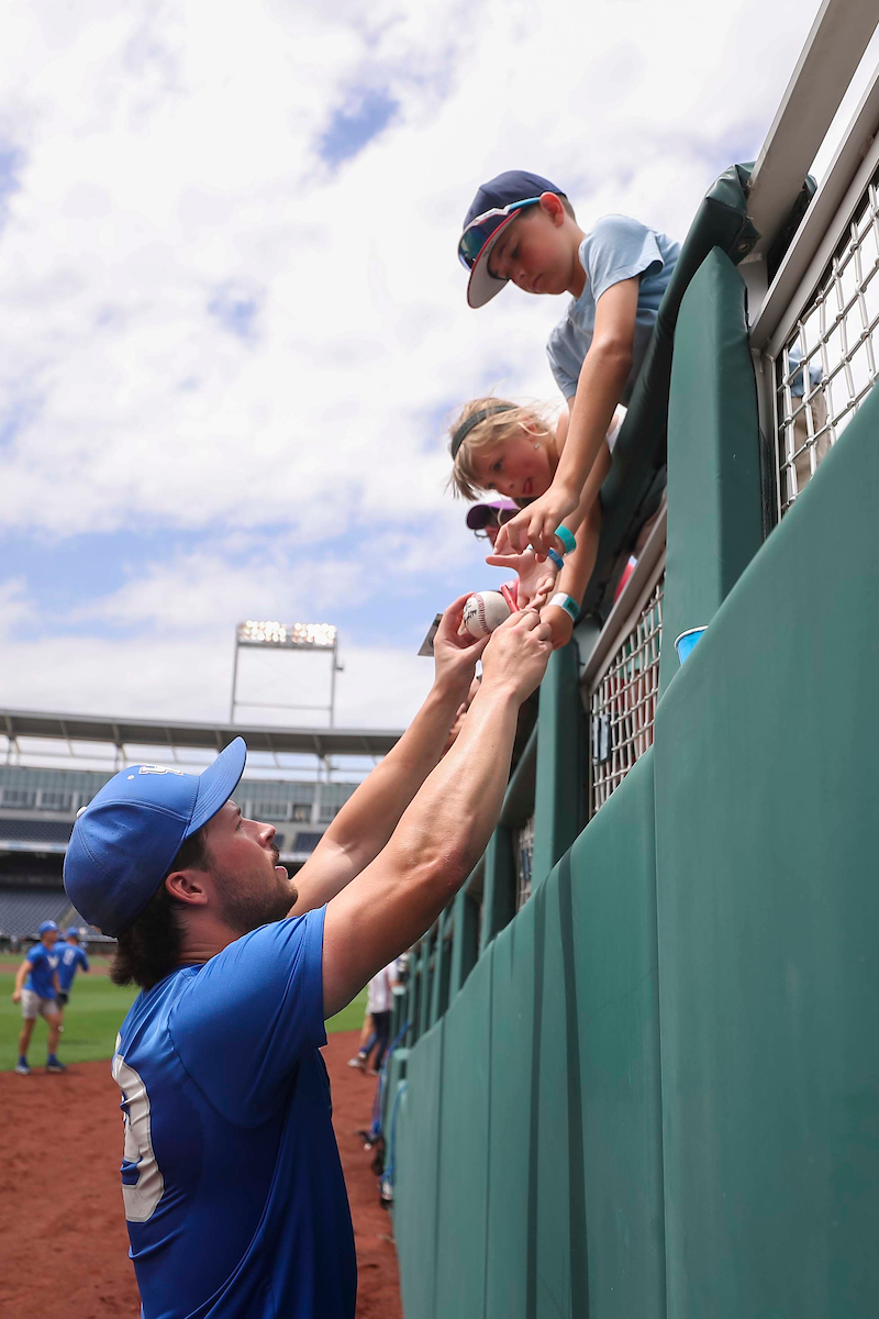 Kentucky Baseball Landing, Practice in Omaha Photo Gallery – UK Athletics