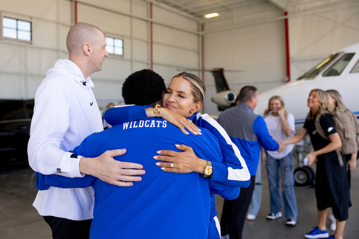 Mark Pope Arrival Photo Gallery – UK Athletics