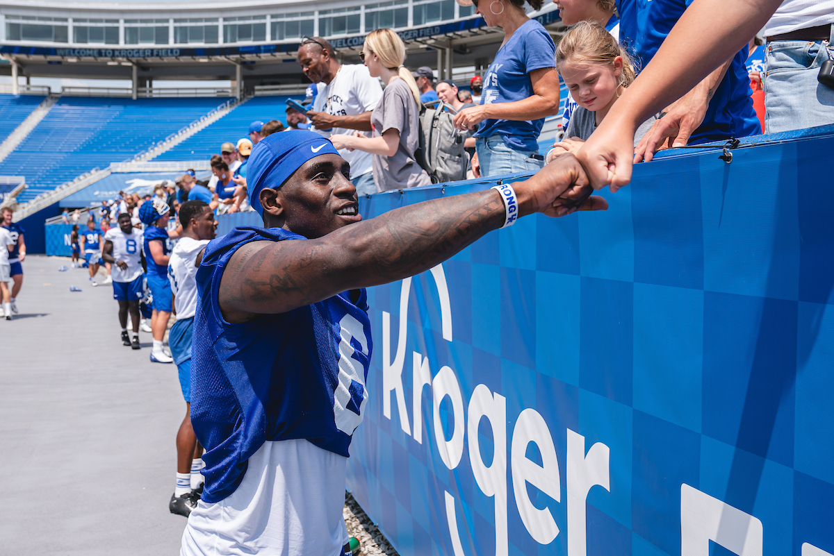 2021 Football Fan Day Photo Gallery – UK Athletics