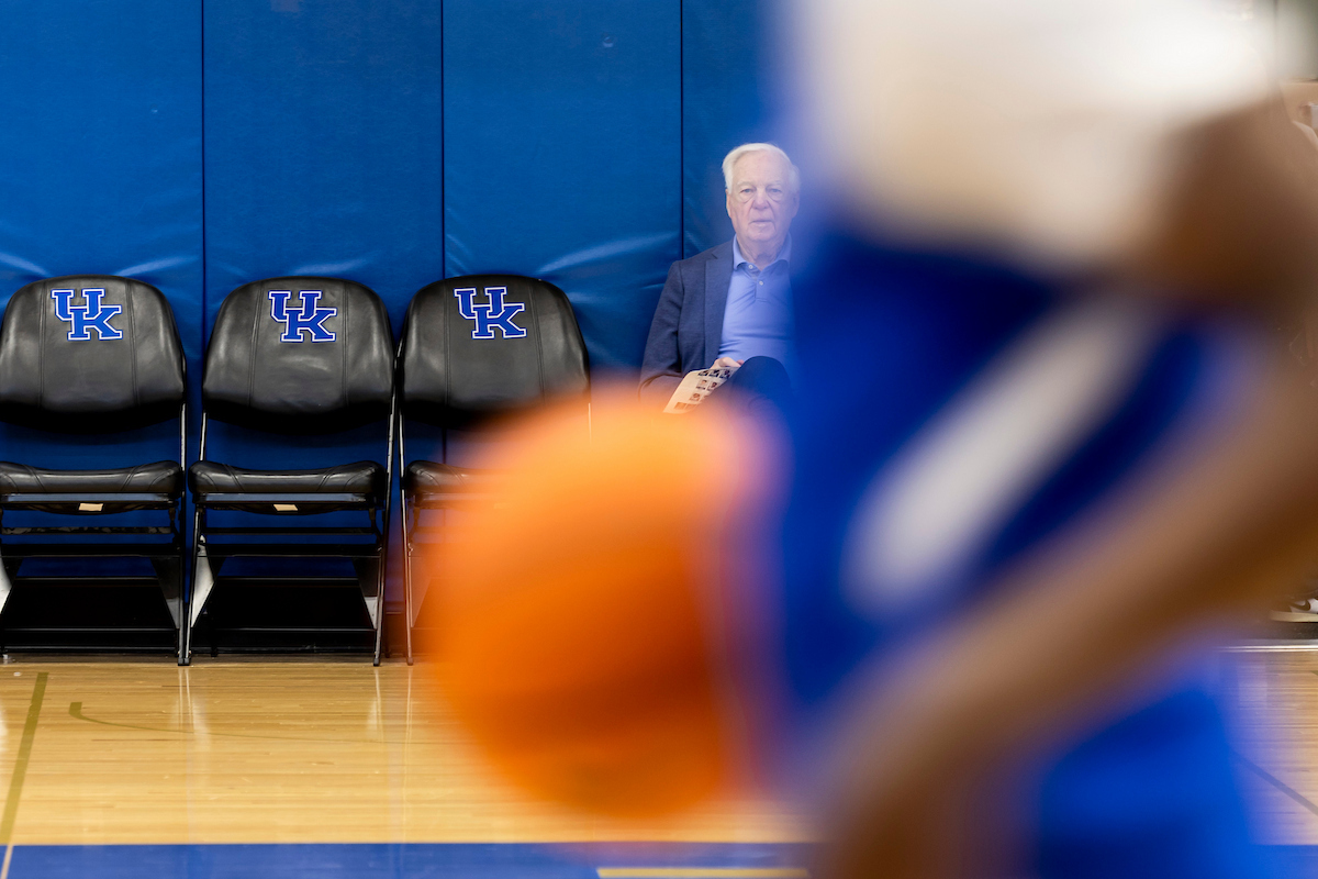 Bill Raftery at MBB Practice Photo Gallery – UK Athletics