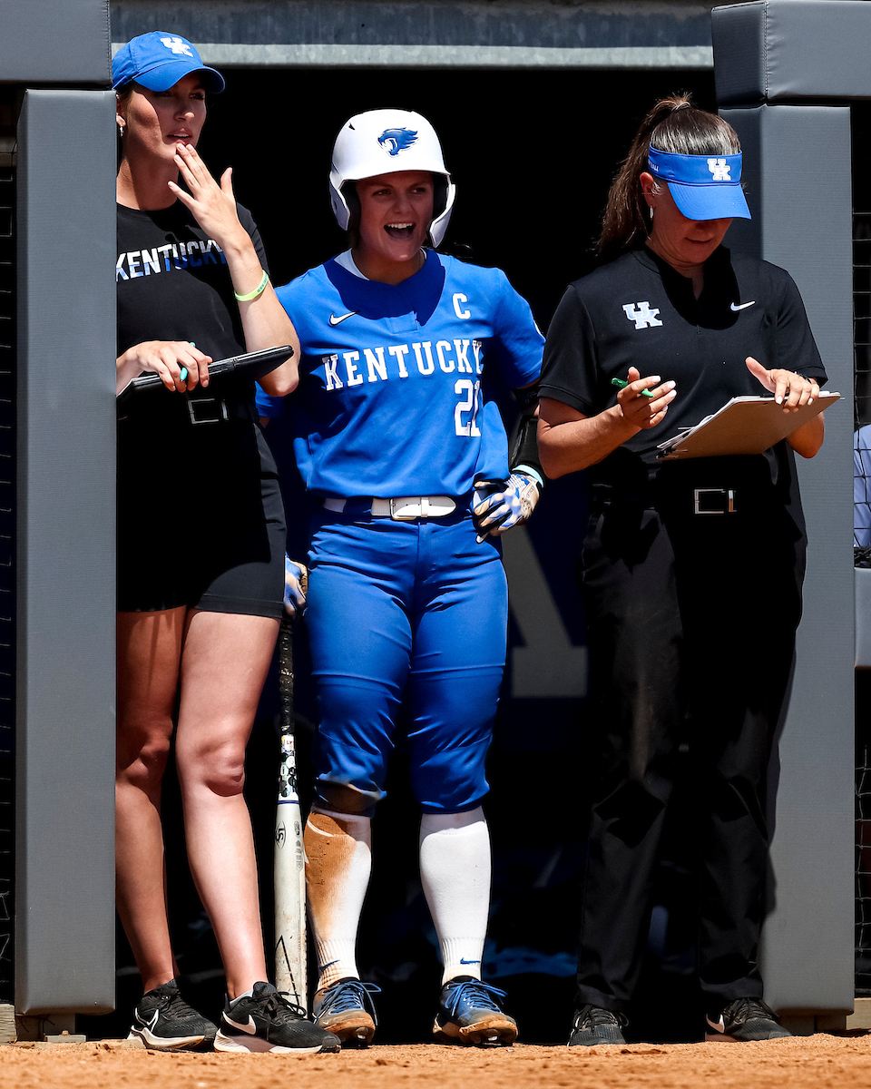 Kentucky-Tennessee Saturday Softball Photo Gallery – UK Athletics