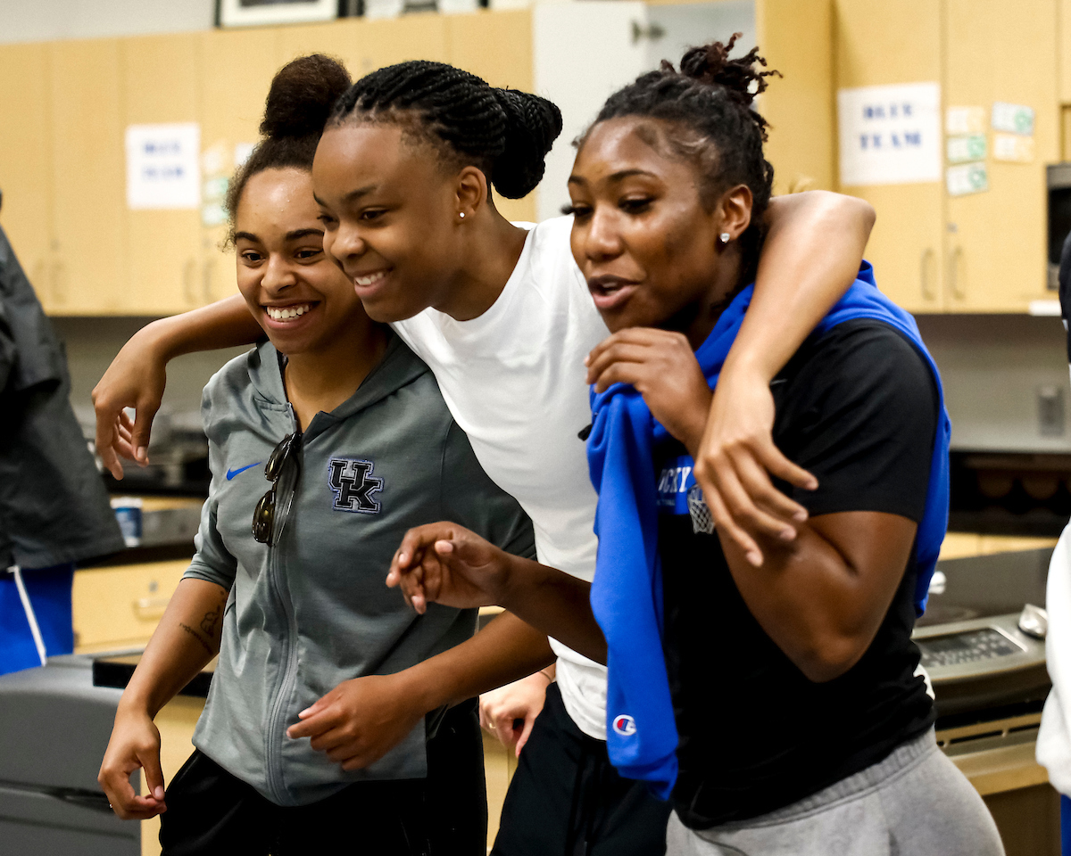 Women’s Basketball Cooking Photo Gallery – UK Athletics