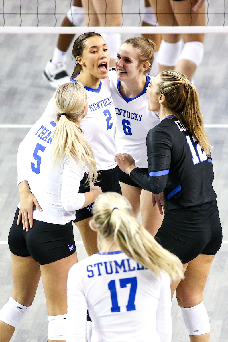 Volleyball Blue-White Photo Gallery – UK Athletics