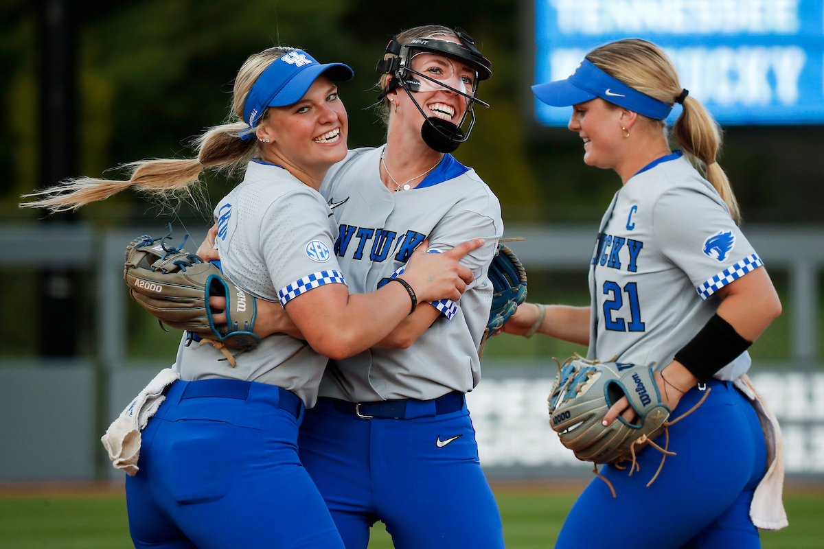 Kentucky-Tennessee Friday Softball Photo Gallery – UK Athletics