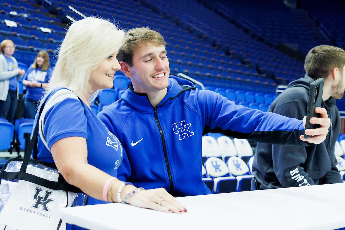 Hoops & Heels Photo Gallery – UK Athletics