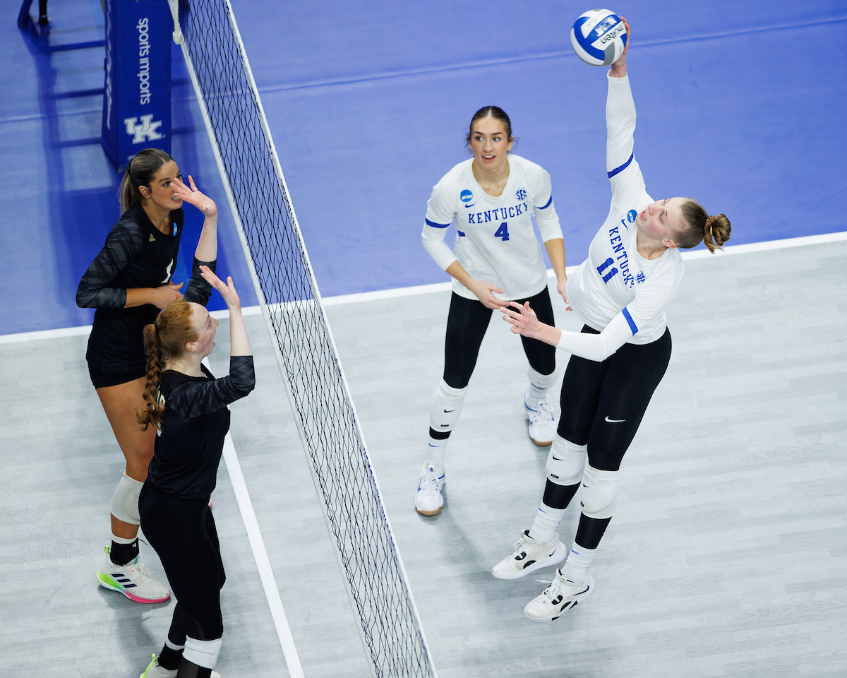 Kentucky-Wofford Volleyball Photo Gallery – UK Athletics