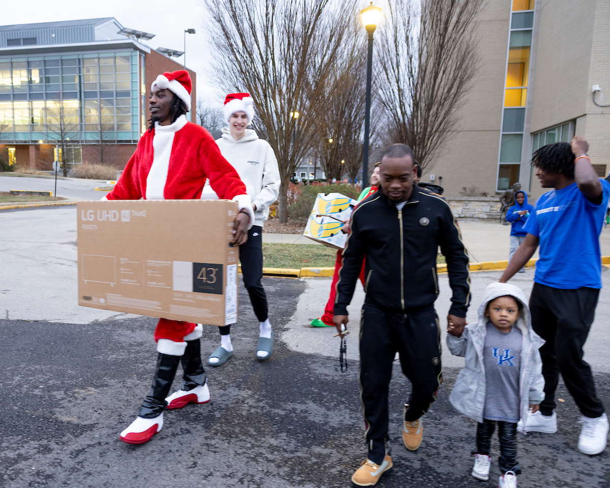 Coach Cal Christmas Photo Gallery – UK Athletics